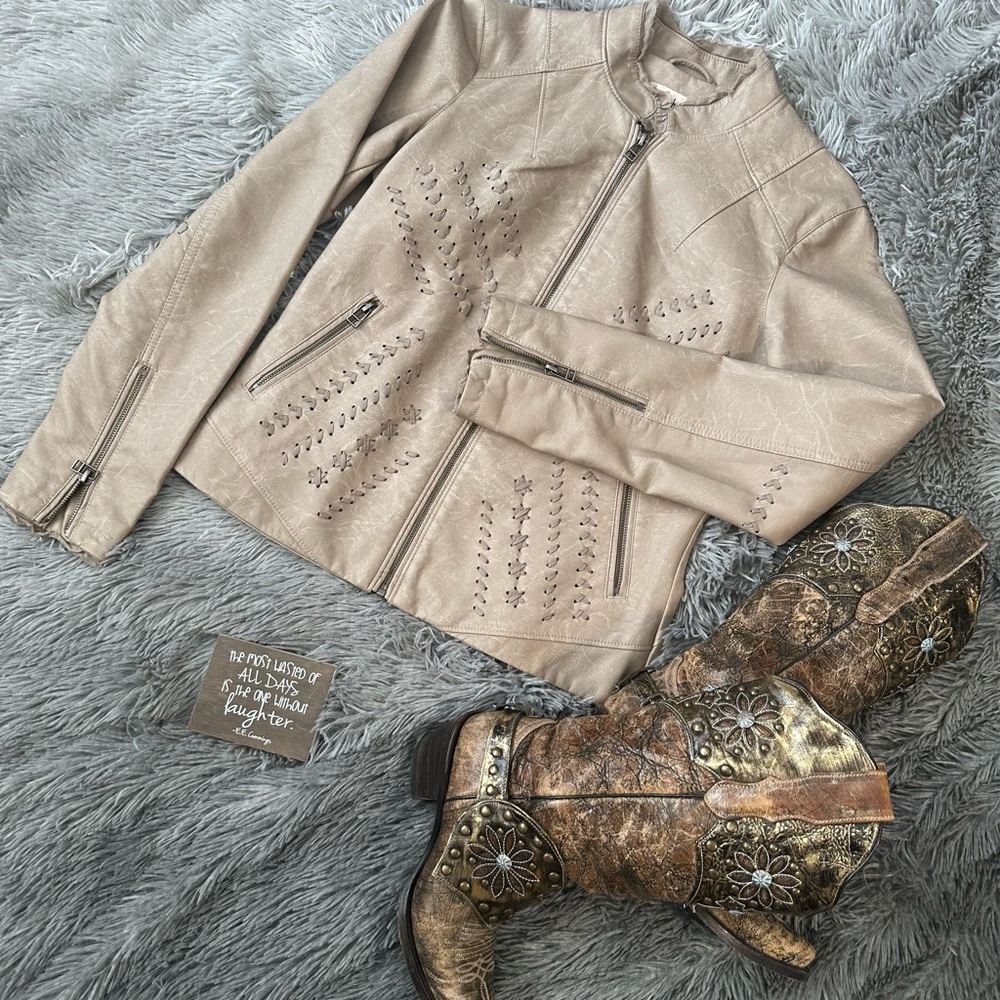 Tan Leather Jacket With Cozy Design And Long Sleeves - Gem